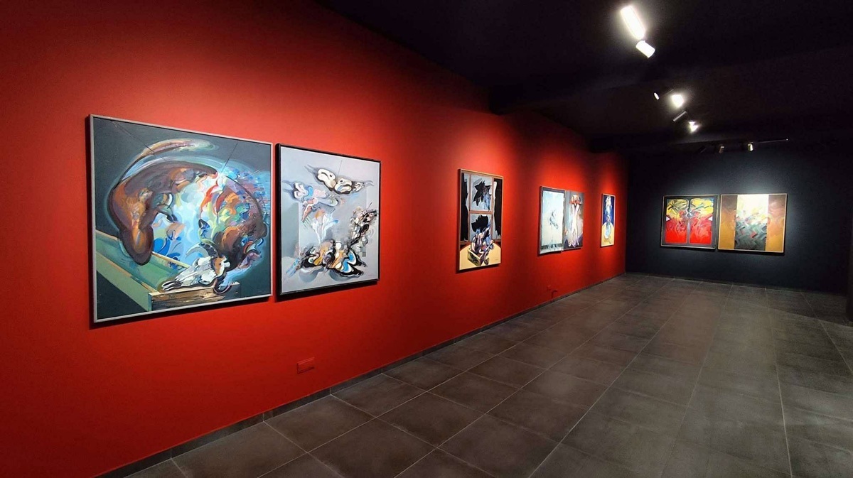 Flutura, dem-onë dhe koka – një dekadë e rezistencës artistike - Gazeta ...
