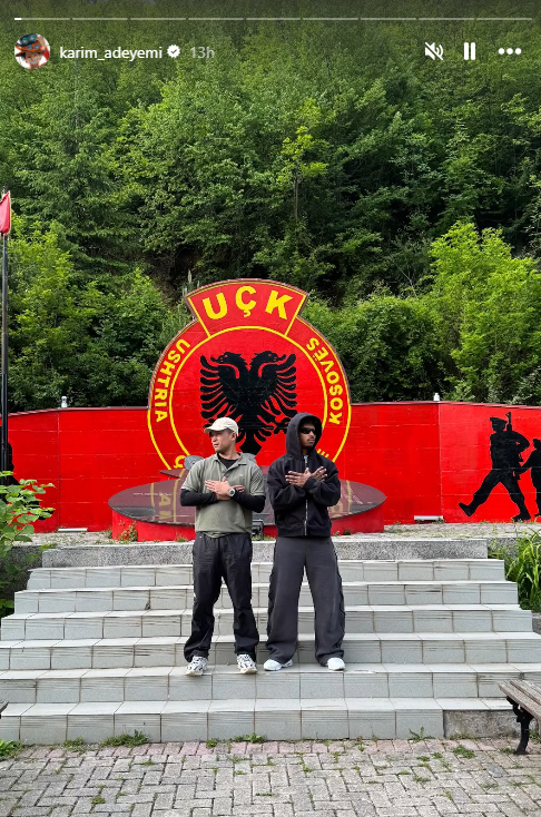 Berühmter deutscher Fußballspieler besucht UCK-Denkmal in Shtërpcë ...