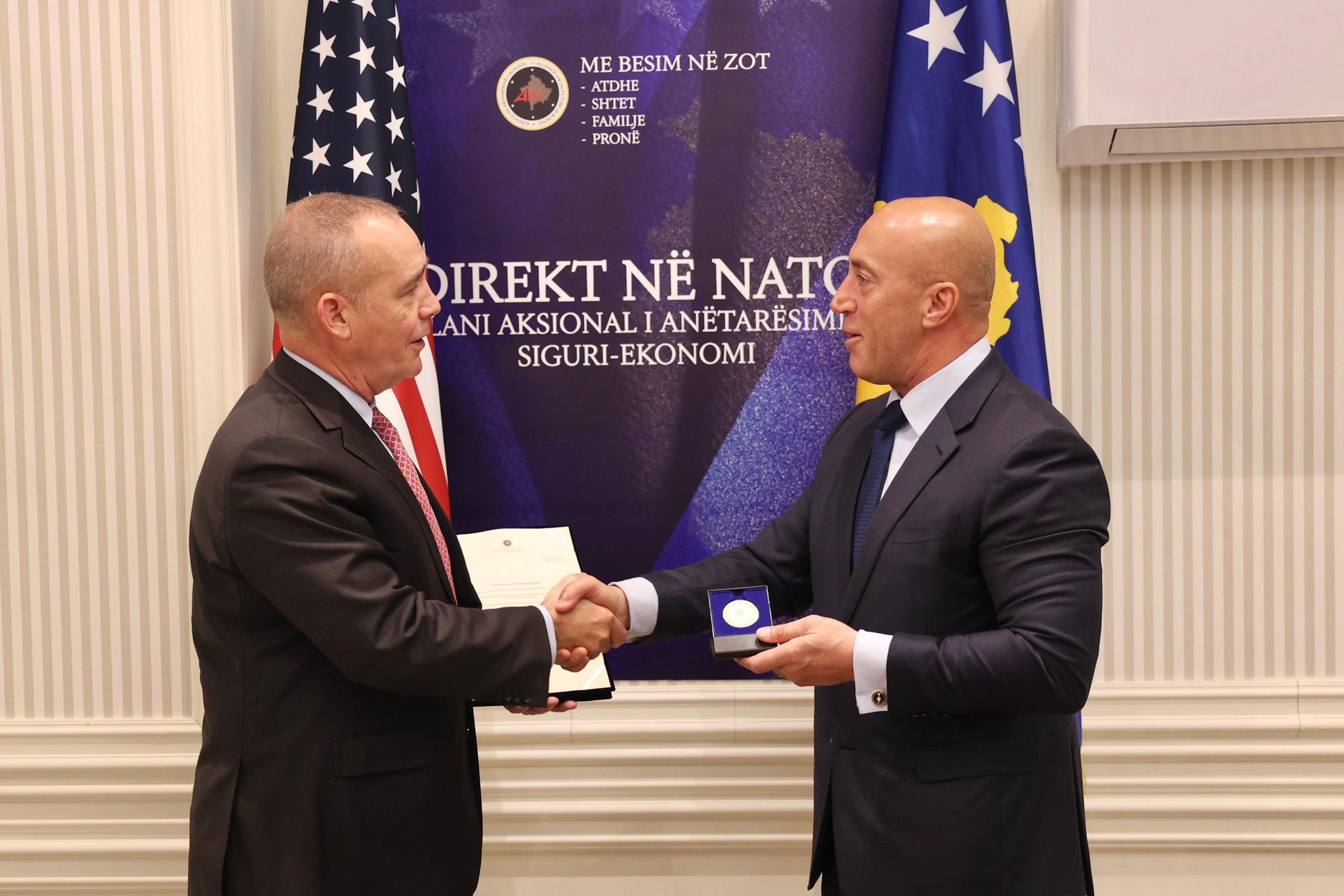 Der amerikanische General Timothy Orr, der die KSF sehr liebt, erhält ...