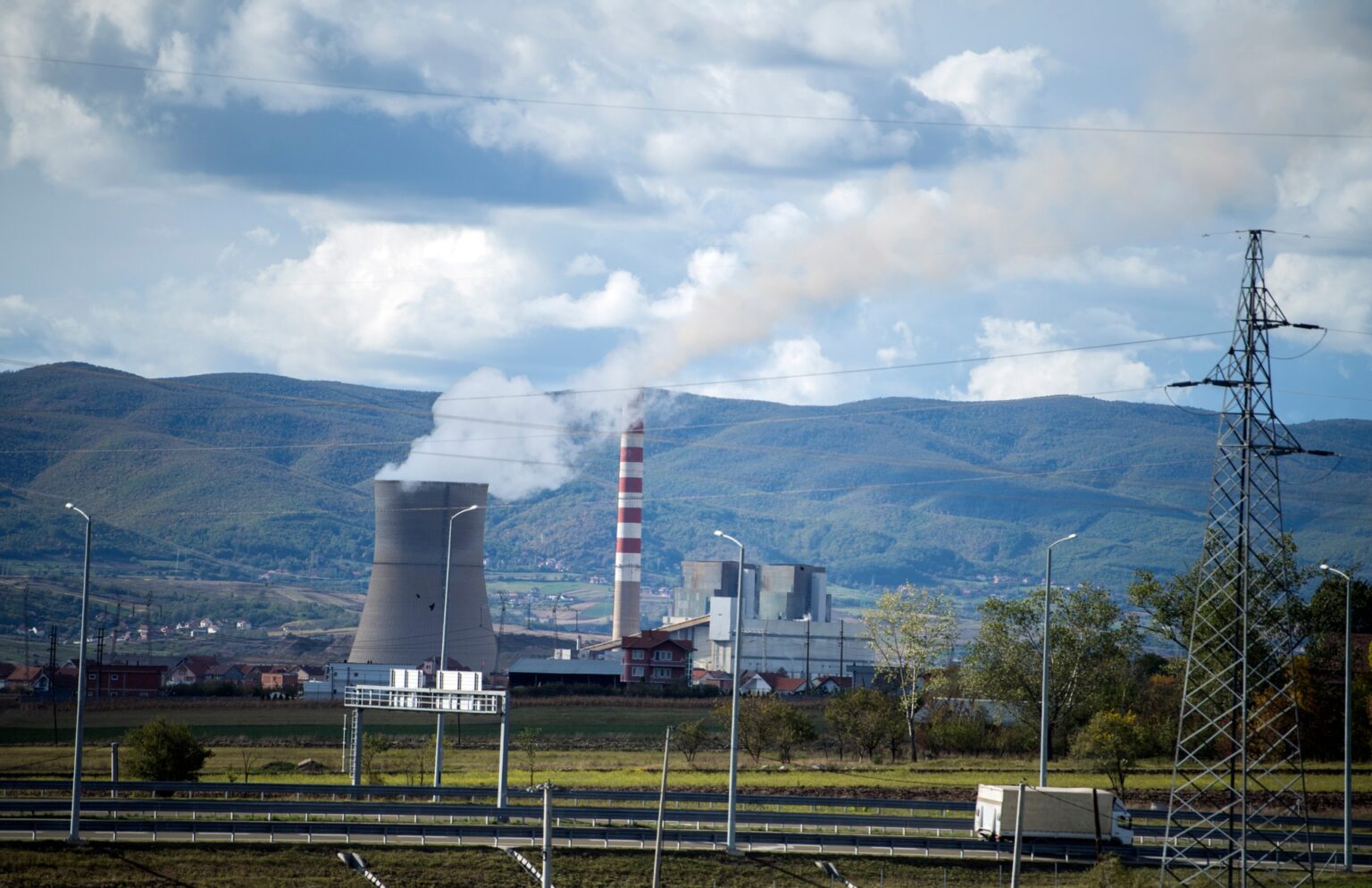 KEK-u provon të mohojë alarmin e KESCO-s për kolaps energjetik ...