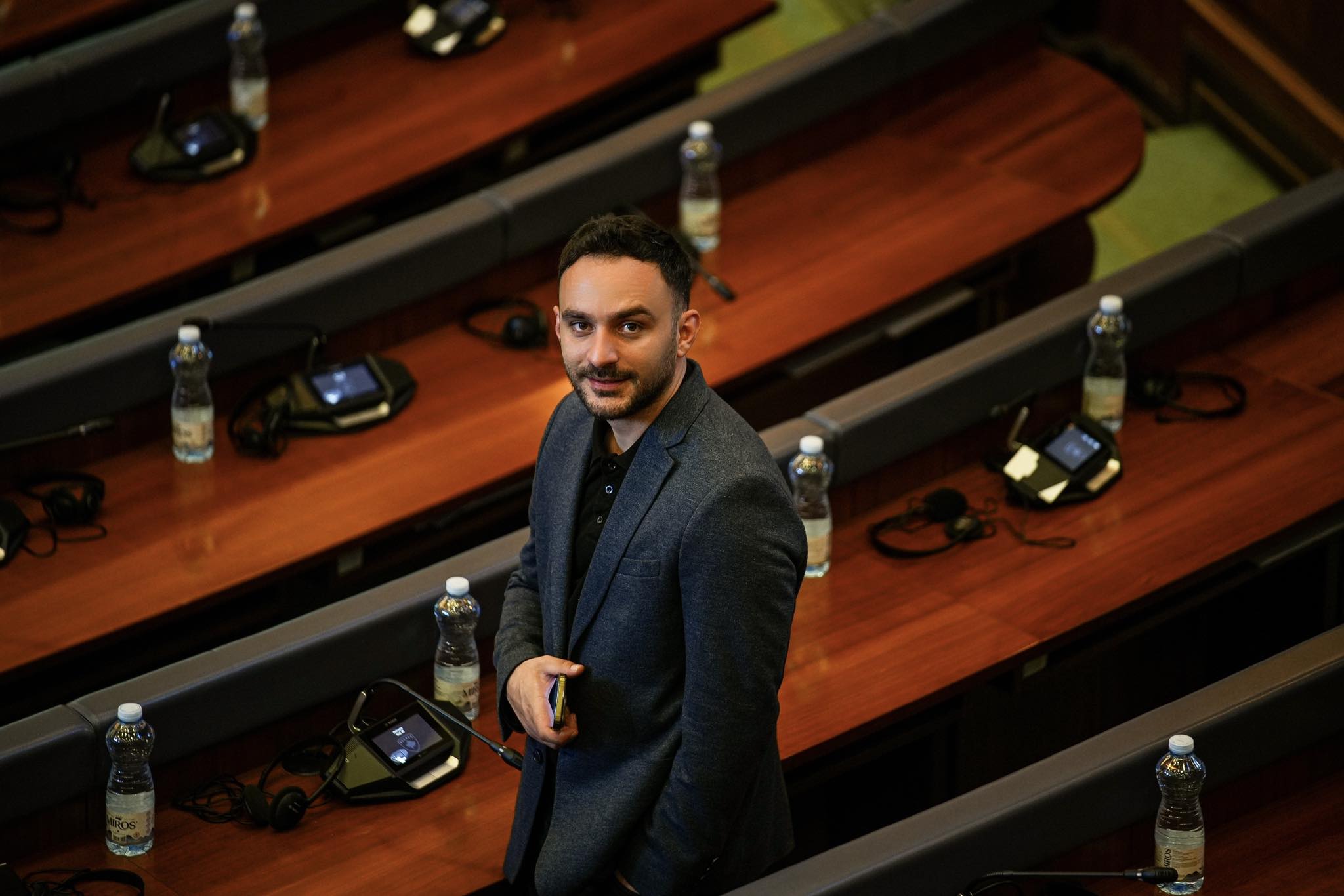 Guri i reagon Pecit për pushimet verore: Janë me kalu kohë me familje ...