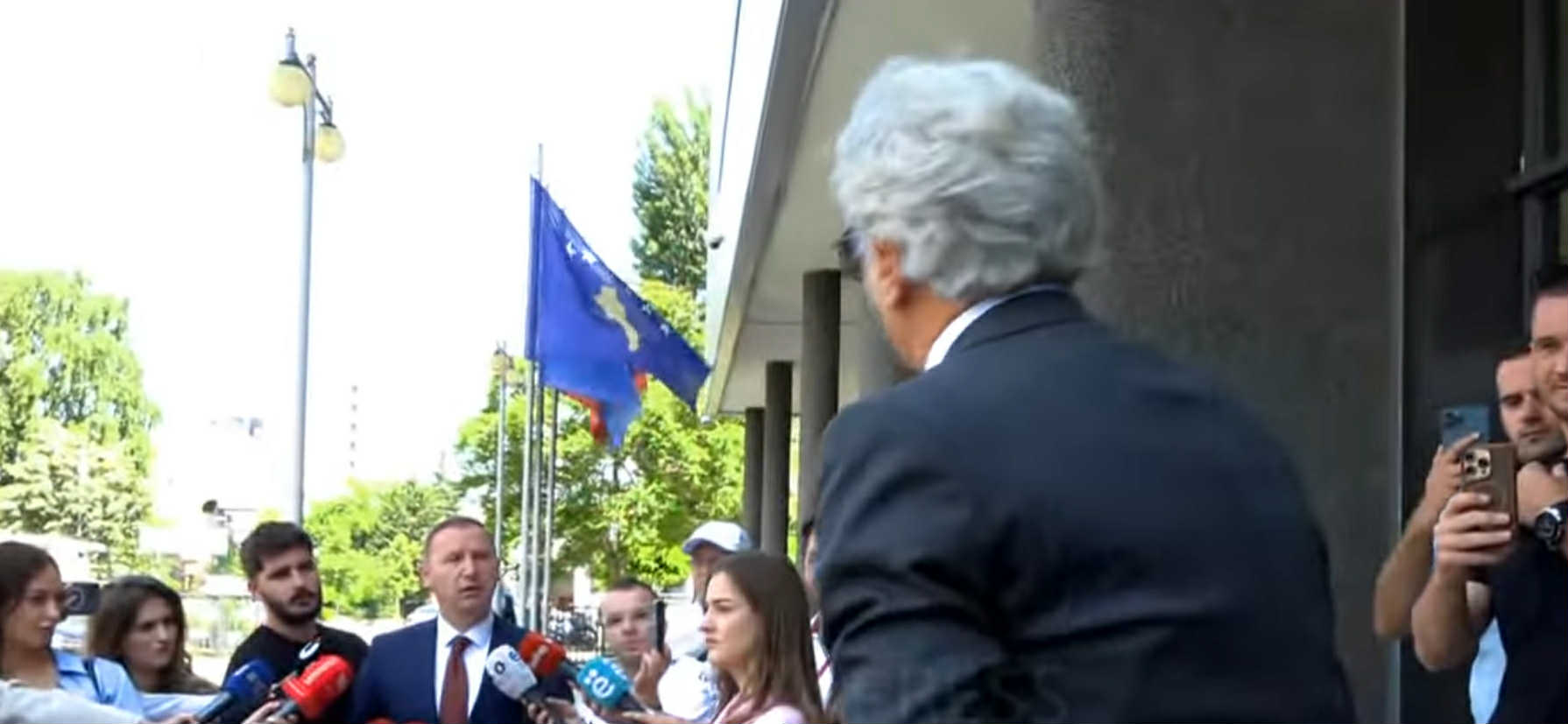 “Hera e parë dhe e fundit që më pengon”, "S'ke çka fol mas 30 herëve ...