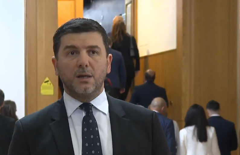 Krasniqi: Katër muaj pas zgjedhjeve, LVV s'po lejon të materializohet vullneti i qytetarëve ...