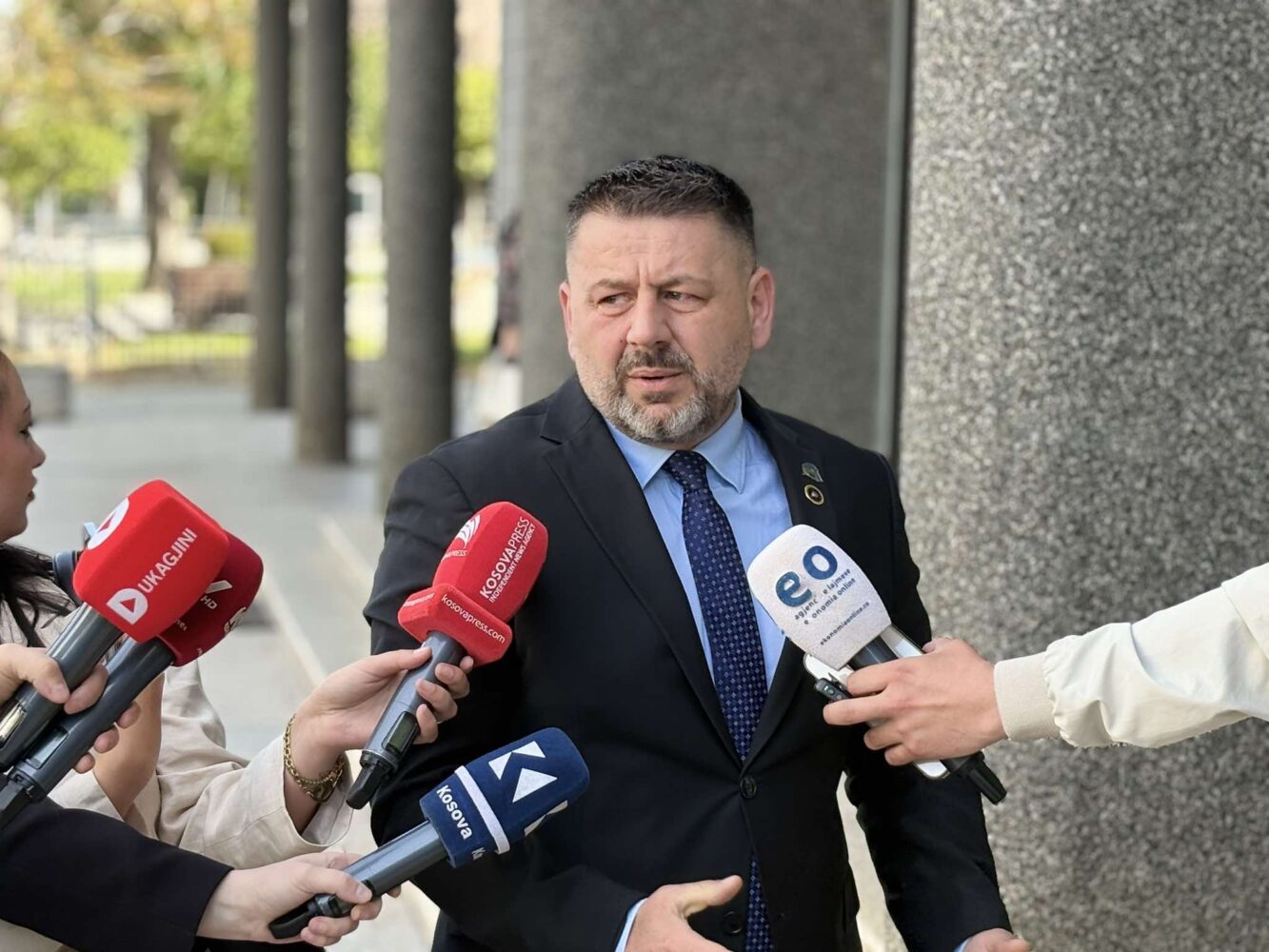 Berisha: Liderët tanë janë mësuar t’i kapësh për krahu dhe t’u tregohet ...