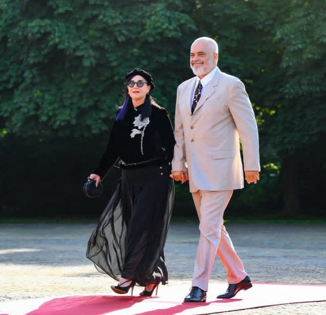 Si u veshën Edi dhe Linda Rama në darkën mbretërore të Holandës ...