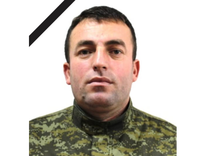 Vdes nënoficeri i FSK'së Sabit Mazreku, ceremonia e varrimi nga ora 18: ...