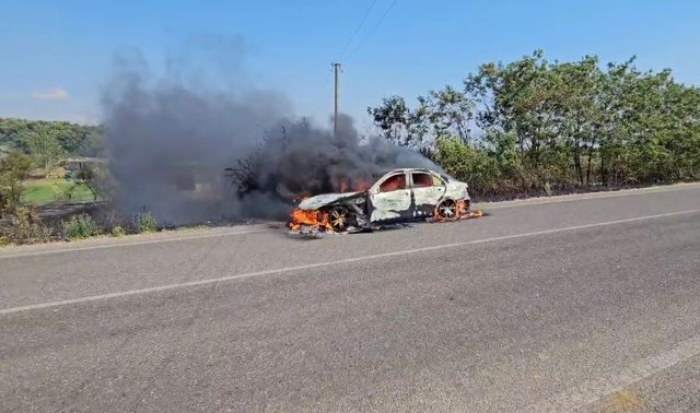 Merr flakë automjeti gjatë lëvizjes, shpëton familja me 5 persona pa ...