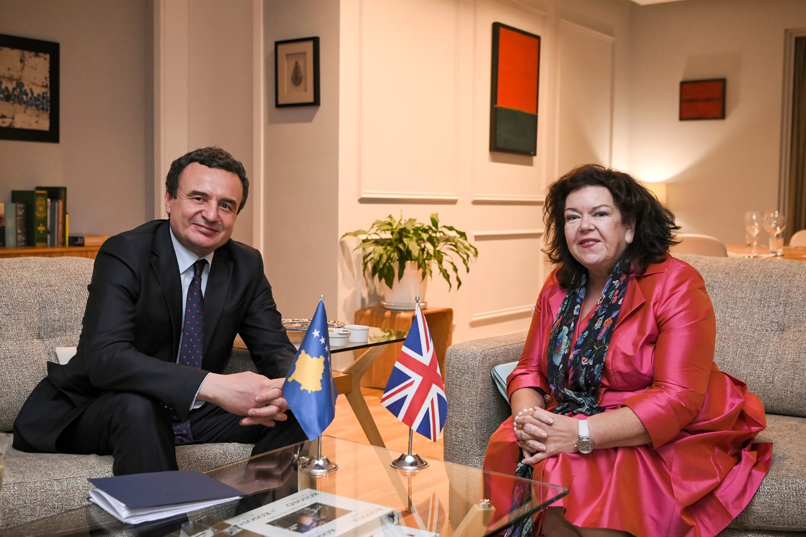 Britanikët kërkojnë "urgjentisht formimin e qeverisë" dhe "përmbushjen ...