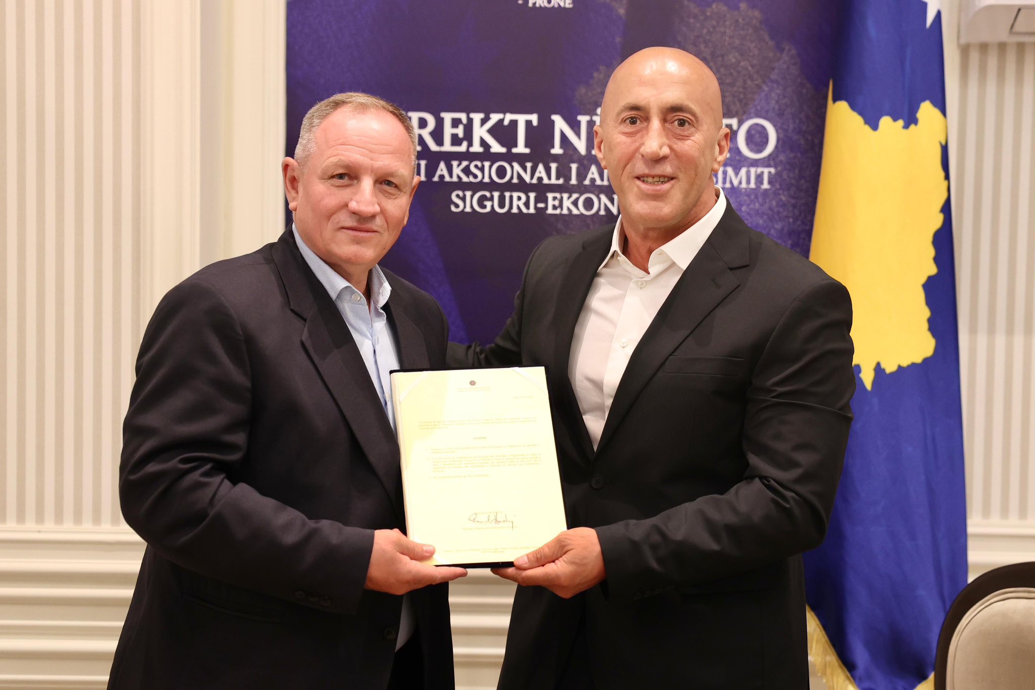 Ish-deputeti i Nismës aderon në AAK, Haradinaj konfirmon se do të jetë ...
