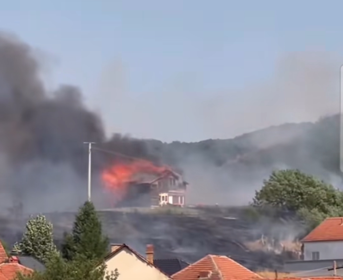 Digjet një shtëpi në Hodonoc të Kamenicës, policia jep detaje - Gazeta ...
