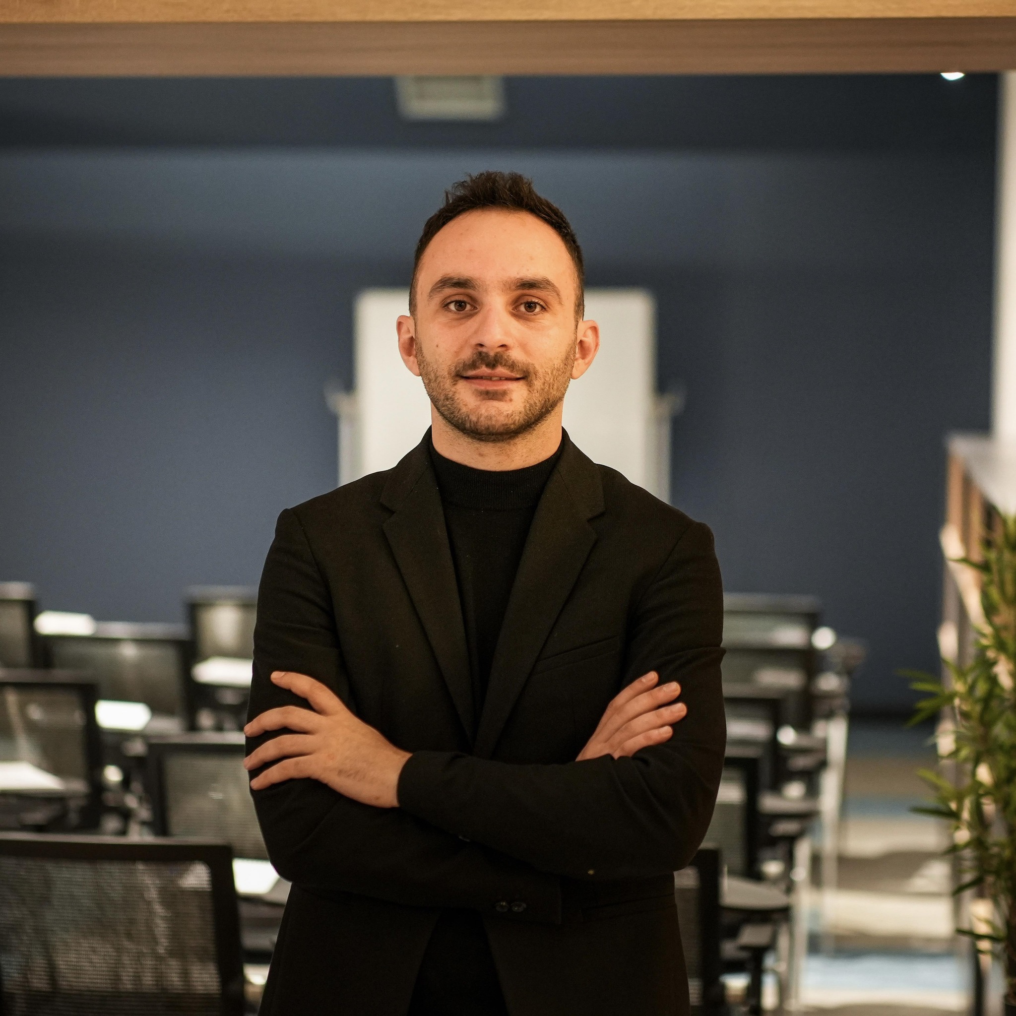 Paris Guri: Kompani e afërt me pushtetin fitoi 150 tenderë në vlerë ...