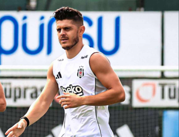 Rashica poston fotografi nga stërvitja me Besiktasin - Gazeta Express