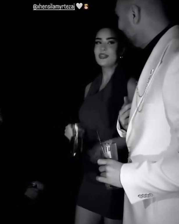 Queste scene spontanee e la vicinanza tra loro hanno alimentato le speculazioni su una relazione ...