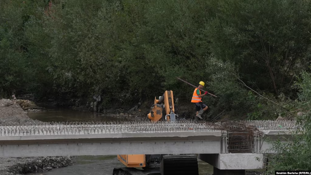 Ndërtimi i urës mbi Ibër, Qeveria në detyrë merr një vendim lidhur me ...