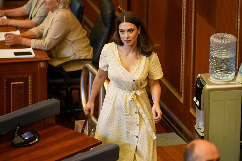 Doarsa Kixa Xhelili - LVV-së: Hipokritë, vendimi i Kushtetueses s'varej ...