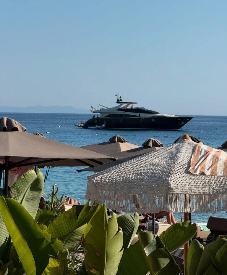 “Ditët e fundit të verës”, Enca ndan me fansat foto provokuese - Gazeta ...