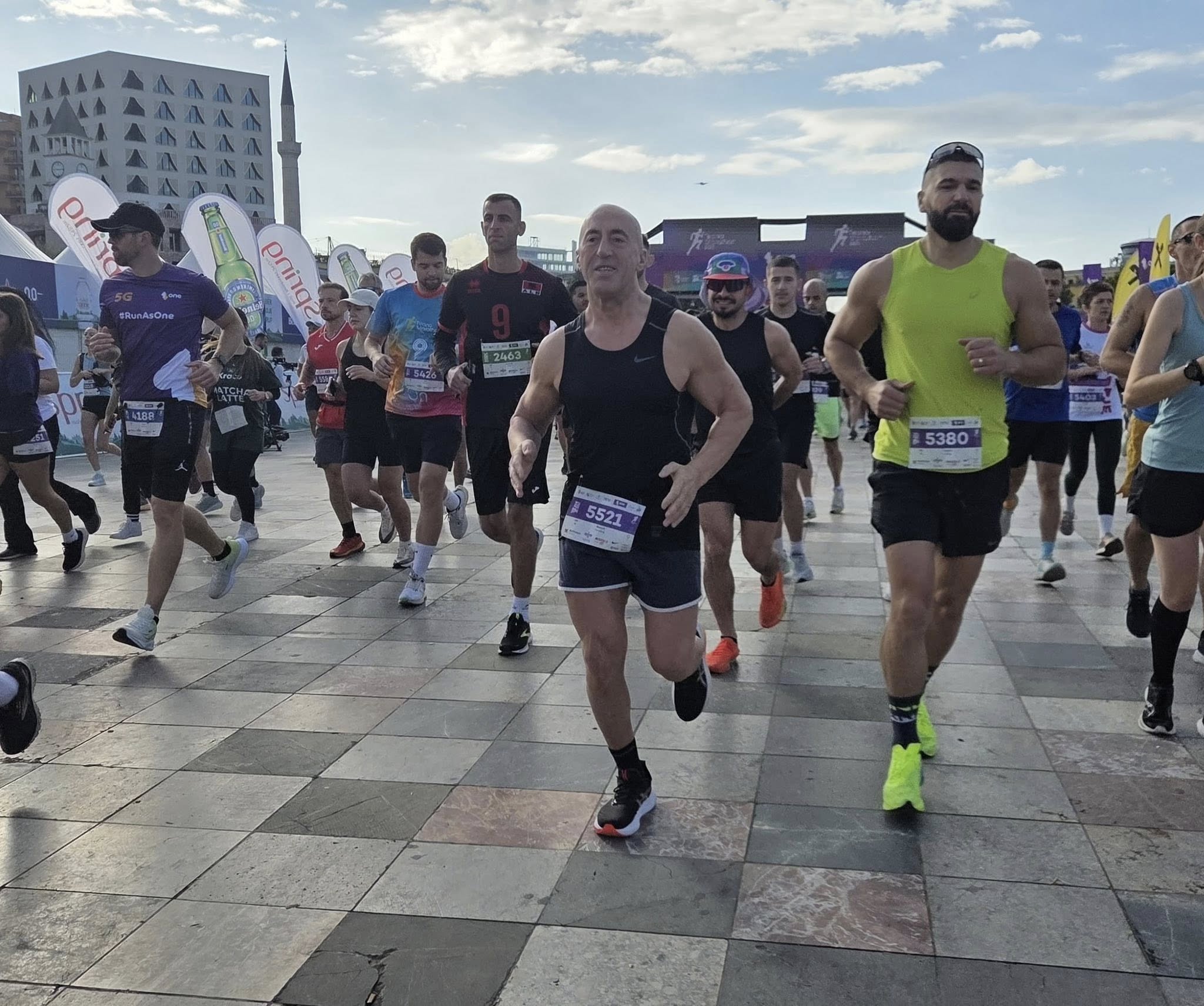 Haradinaj i bashkohet maratonës së Tiranës në vrapim - Gazeta Express
