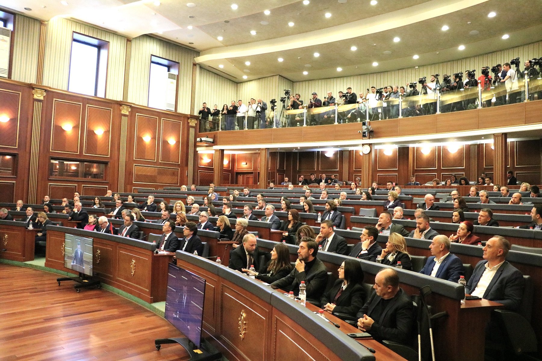 VV ia nis fushatës me skenar të njohur: I barazojnë PDK'në, LDK'në, AAK ...