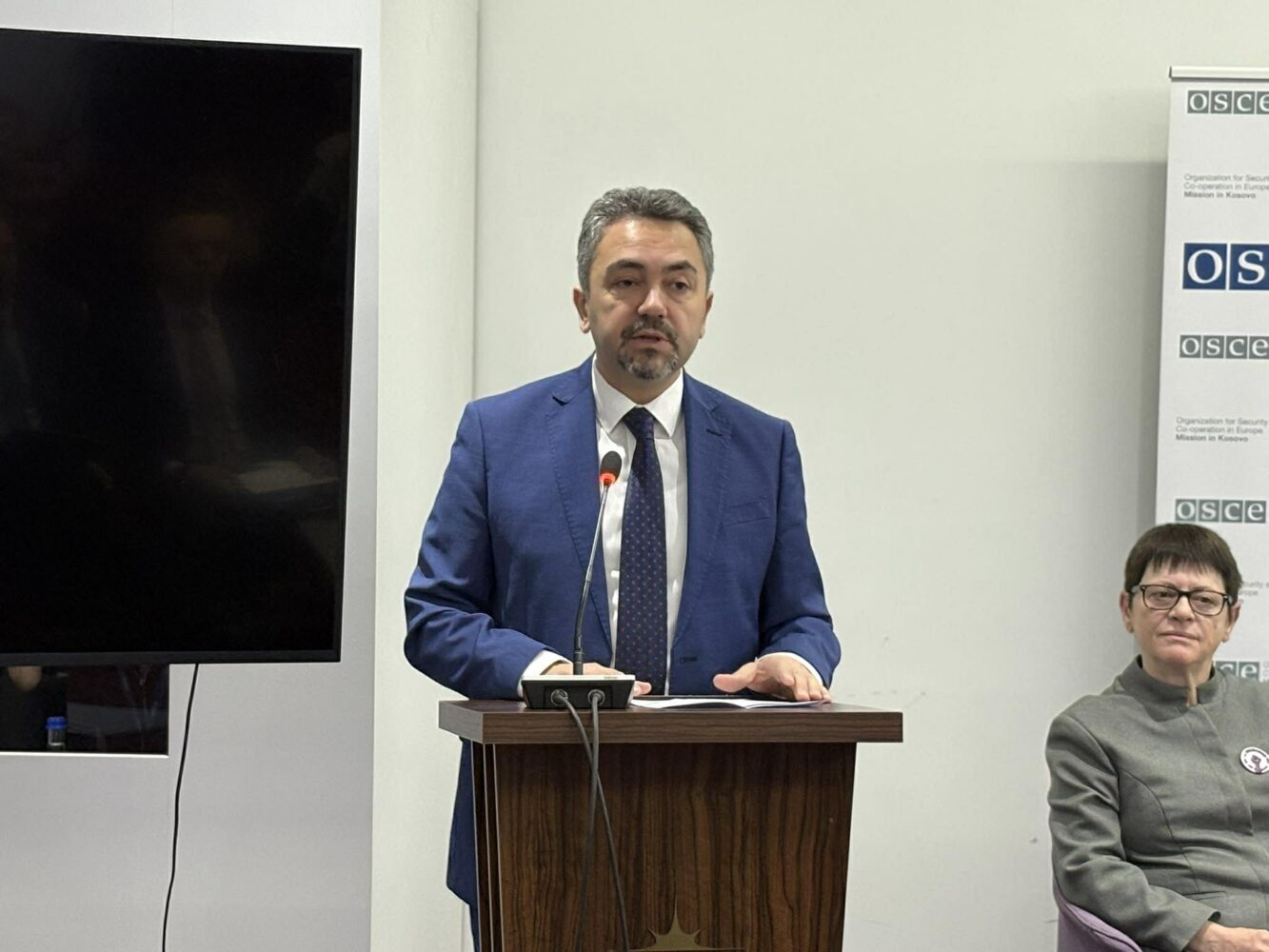Radoniqi: Nga 10 mijë e 606 komisionerë, 35.47% janë gra - Gazeta Express