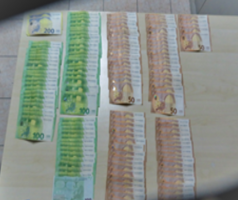 Qytetarët në Pejë dorëzojnë në Polici mbi 10 mijë euro që i gjetën në ...