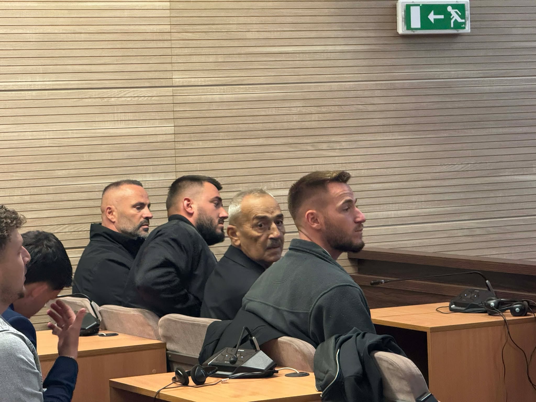 Familjarët e Liridona Ademajt të pranishëm në Gjykatë, pas pak vendimi ...