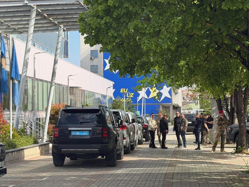 Delegacioni i Komitetit Ushtarak të NATO-s për vizitë zyrtare në Kosovë ...